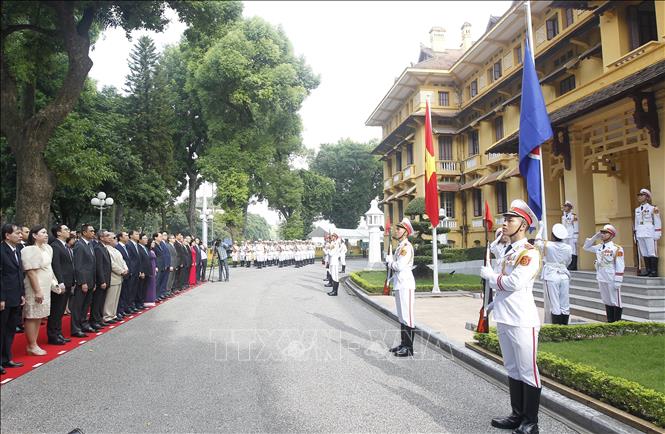 Hanoi hosts flag-raising ceremony to mark ASEAN establishment - VNA ...