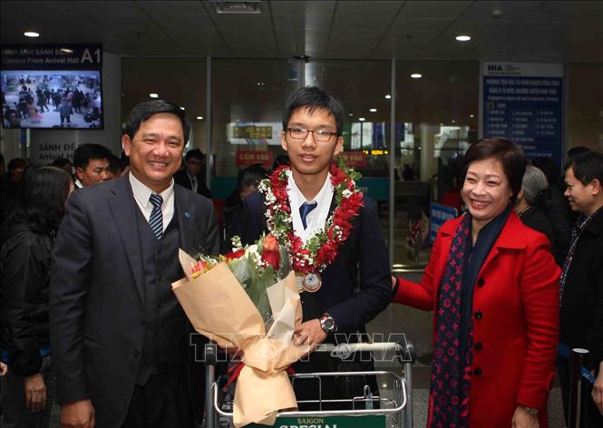 Hà Nội: Lễ đón và tuyên dương đoàn học sinh đạt thành tích xuất sắc tại Kỳ thi Olympic Khoa học ...