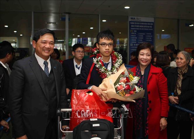 Hà Nội: Lễ đón và tuyên dương đoàn học sinh đạt thành tích xuất sắc tại Kỳ thi Olympic Khoa học ...