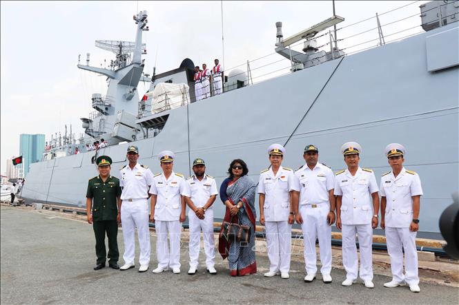 Bangladeshi naval ship starts friendship visit to HCM City - VNA Photos ...