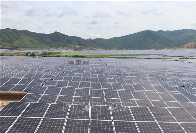 Hoa Hoi Solar Power Plant inaugurated in Phu Yen - VNA Photos - Vietnam ...