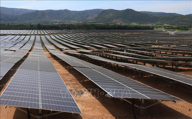 Hoa Hoi Solar Power Plant inaugurated in Phu Yen - VNA Photos - Vietnam ...
