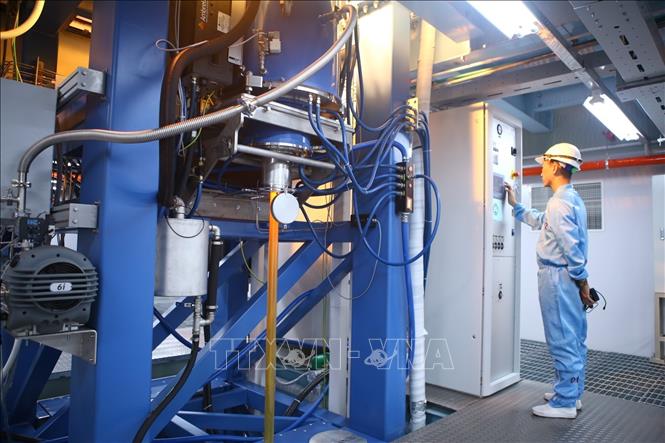 VNPT inaugurates glass fiber factory for optical information - VNA ...