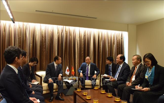 PM Nguyen Xuan Phuc receives Japanese LDP Secretary General - VNA ...
