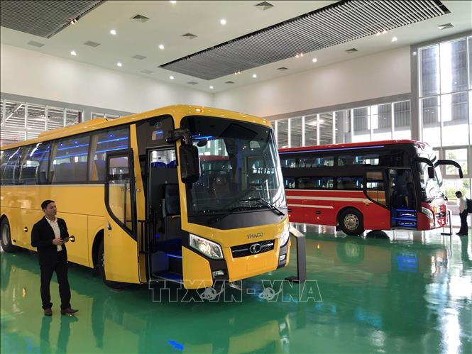 Thaco exports Vietnamese branded buses to Philippines - VNA Photos ...