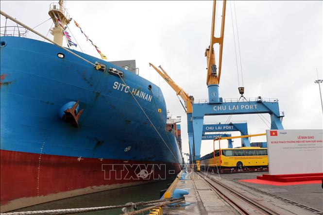 Thaco exports Vietnamese branded buses to Philippines - VNA Photos ...