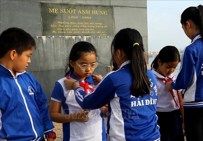 Xây dựng Đảng và hệ thống chính trị: Kết nạp đội viên Đội Thiếu niên ...