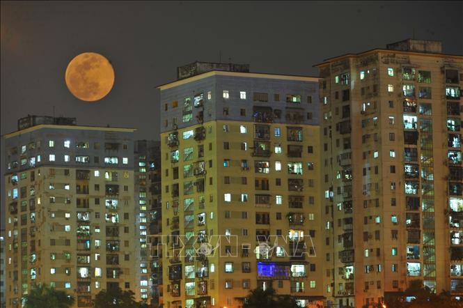 Final Supermoon of 2020 above Hanoi sky - VNA Photos - Vietnam News ...