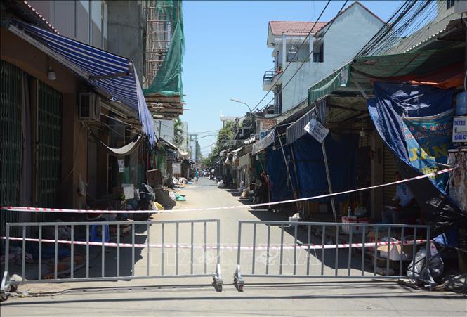 COVID-19: Đà Nẵng nhanh chóng phong tỏa khu dân cư có người nghi nhiễm ...