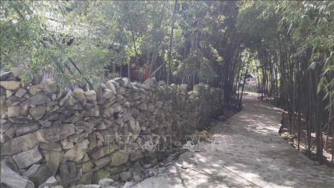 "Stone Fence" Unique Culture of H'Mong in Dong Van Stone Plateau - VNA ...