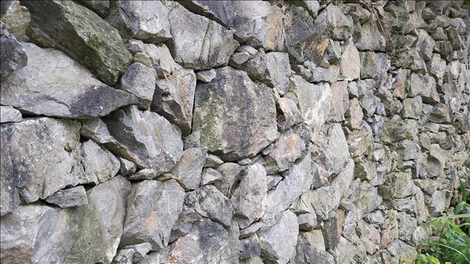"Stone Fence" Unique Culture of H'Mong in Dong Van Stone Plateau - VNA ...
