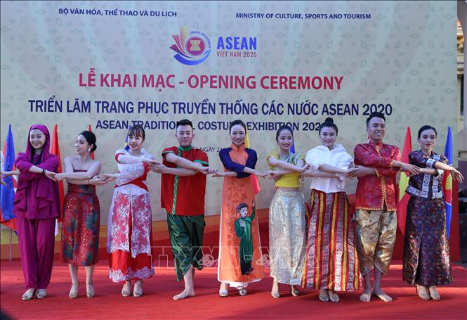 ASEAN 2020: Exhibition of ASEAN traditional costumes opens in Hanoi ...