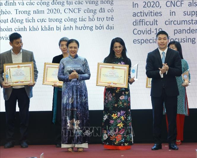 50 foreign NGOs receive VUFO certificate of merit - VNA Photos ...