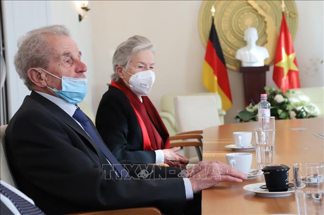 Trao Huân chương Hữu nghị cho thành viên Hội đồng tư vấn Hội Đức – Việt Siegfried Kaulfuss - Ảnh ...