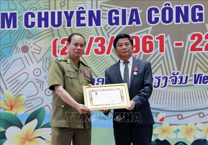 Lào: Lễ kỷ niệm 60 năm ngày Chuyên gia Công an Việt Nam - Ảnh thời sự ...