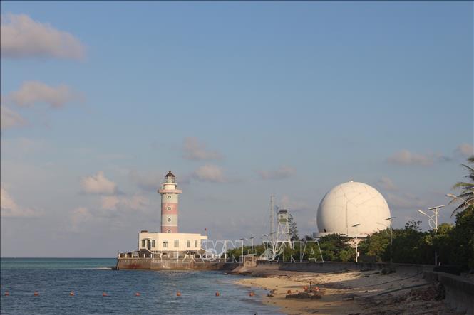 Nine lighthouses shine sovereignty over Truong Sa Archipelago - VNA ...