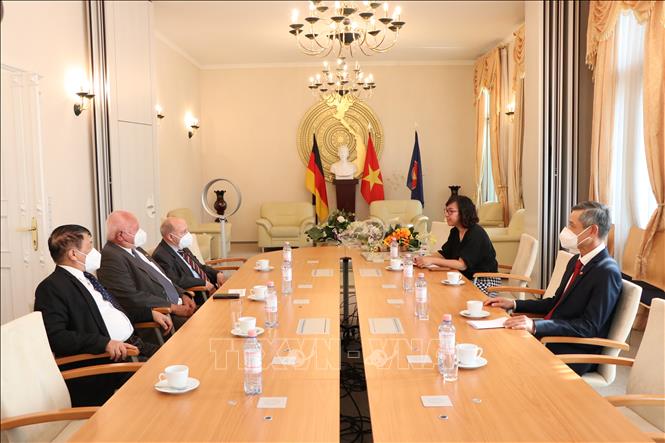 Trao tặng Huân chương Hữu nghị cho 2 công dân Đức - Ảnh thời sự quốc tế - Chính trị-Quân sự ...