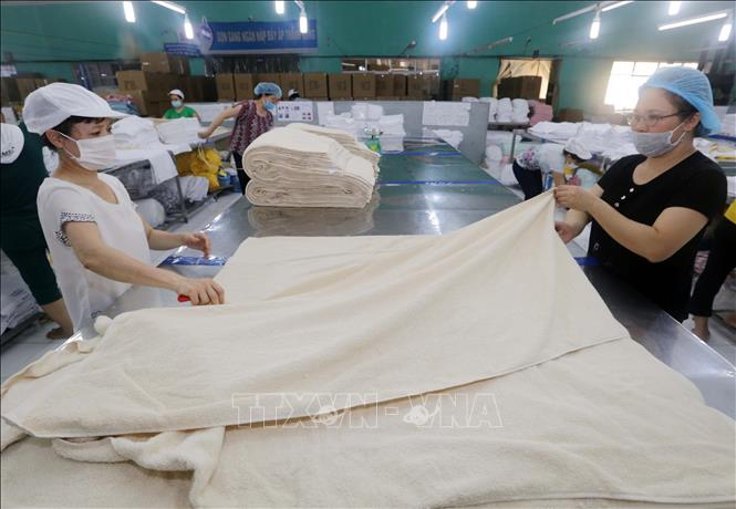 Vietnam earns nearly 19 billion from textile exports in H1 - VNA Photos ...