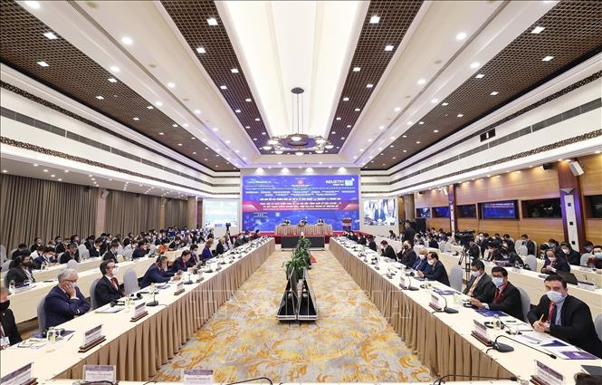 PM attends annual summit on Industry 4.0 - VNA Photos - Vietnam News ...