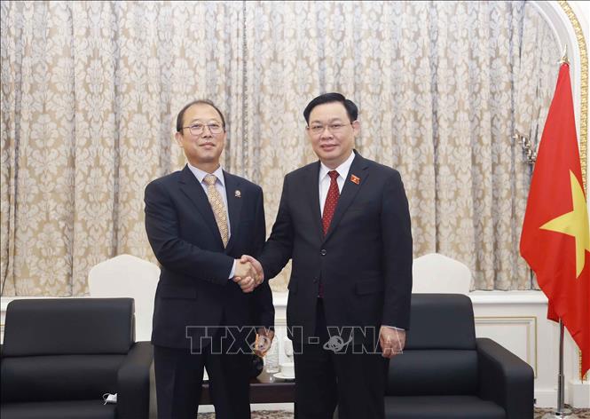 NA Chairman meets Vietnamese Ly family in RoK - VNA Photos - Vietnam ...