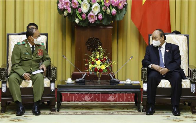 Chủ tịch nước Nguyễn Xuân Phúc tiếp Bộ trưởng Bộ Công an Lào Vilay ...