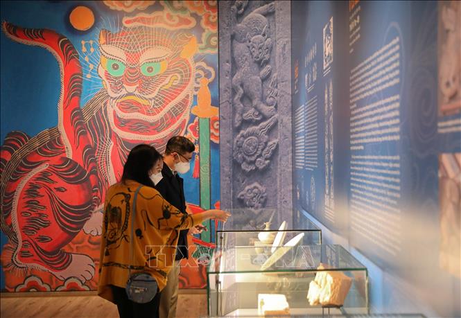 Exhibition features tigers in Vietnam’s ancient art - VNA Photos ...