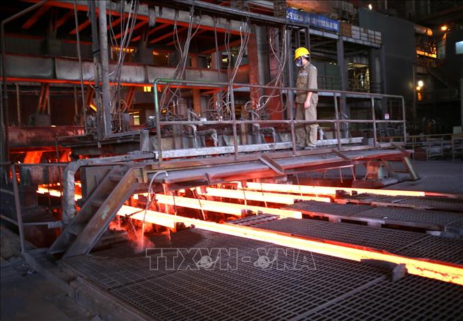 Steel industry expects rosy outlook for 2022 - VNA Photos - Vietnam ...