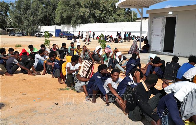 Hơn 360 người di cư được giải cứu ngoài khơi bờ biển Libya - Ảnh thời ...