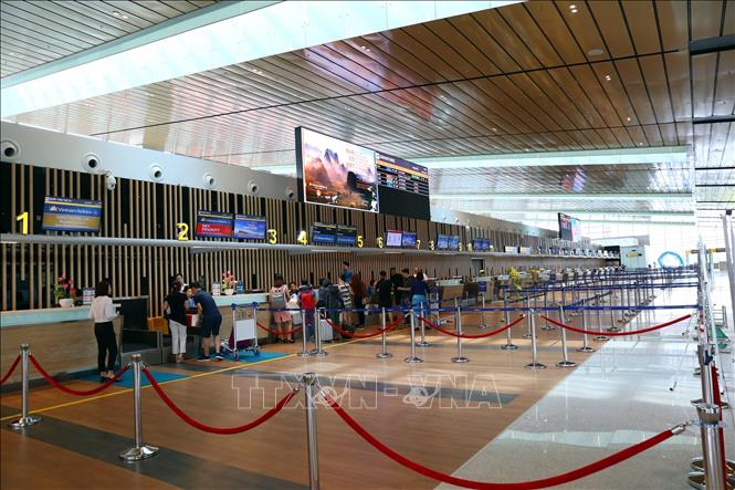 Foreigners can use e-visas to enter, exit Vietnam via Van Don airport ...
