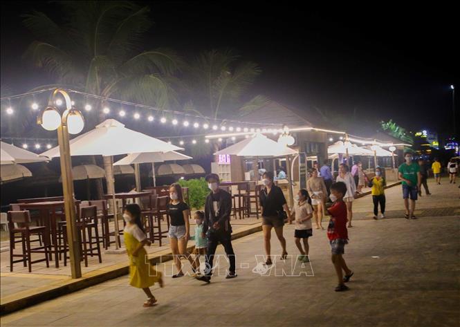 Tourists to Da Nang on holiday surge - VNA Photos - Vietnam News Agency ...