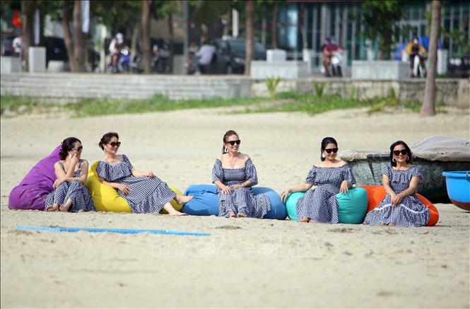 Tourists to Da Nang on holiday surge - VNA Photos - Vietnam News Agency ...