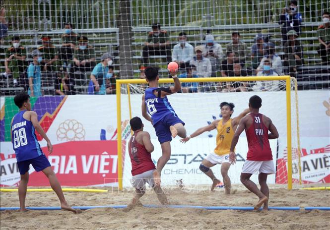 SEA Games 31: Men’s beach handball kicks off in Quang Ninh - Photos