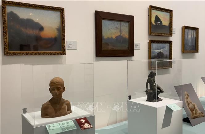Exiled Vietnamese emperor’s art works exhibited in France - VNA Photos ...