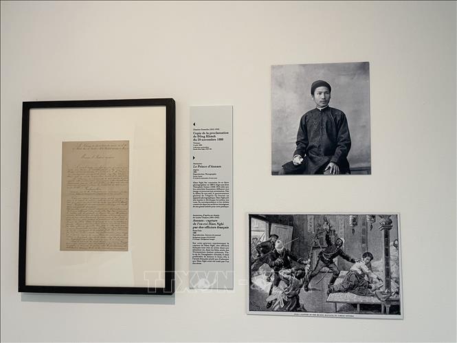 Exiled Vietnamese emperor’s art works exhibited in France - VNA Photos ...
