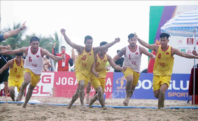 Vietnam wins gold medal in SEA Games 31 men’s beach handball - VNA ...