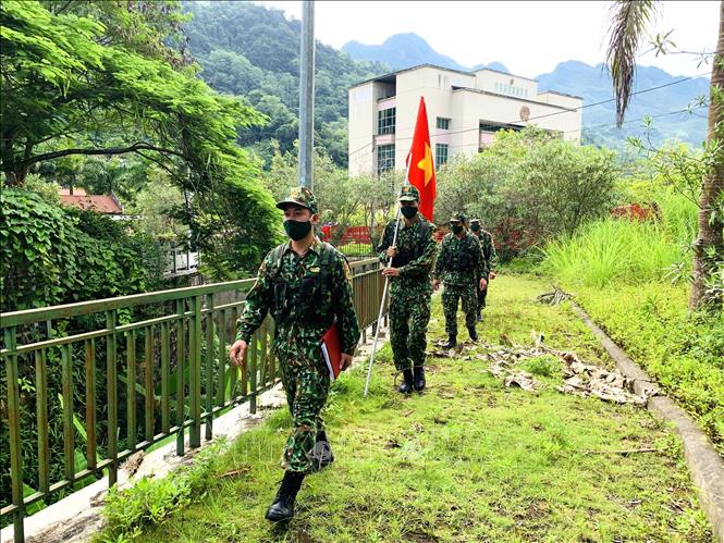 Vietnamese, Chinese border guards conduct joint patrols - VNA Photos ...