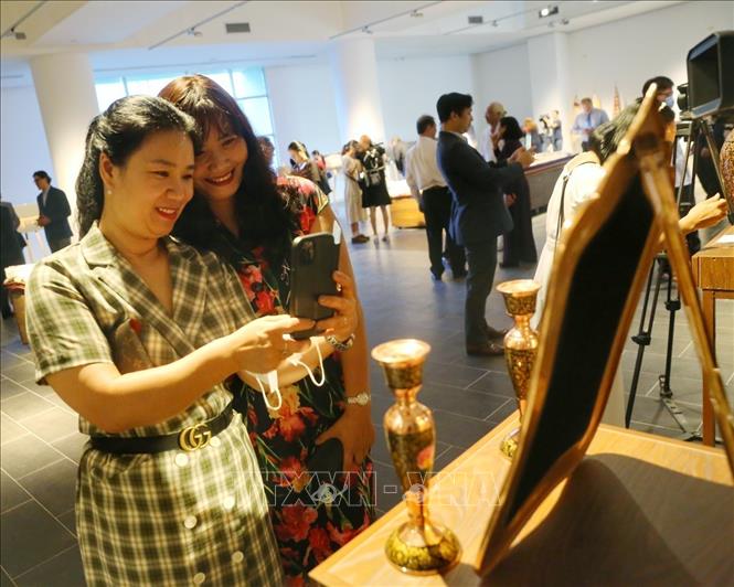 Exhibition of Iranian art heritage opens in Hanoi - VNA Photos ...