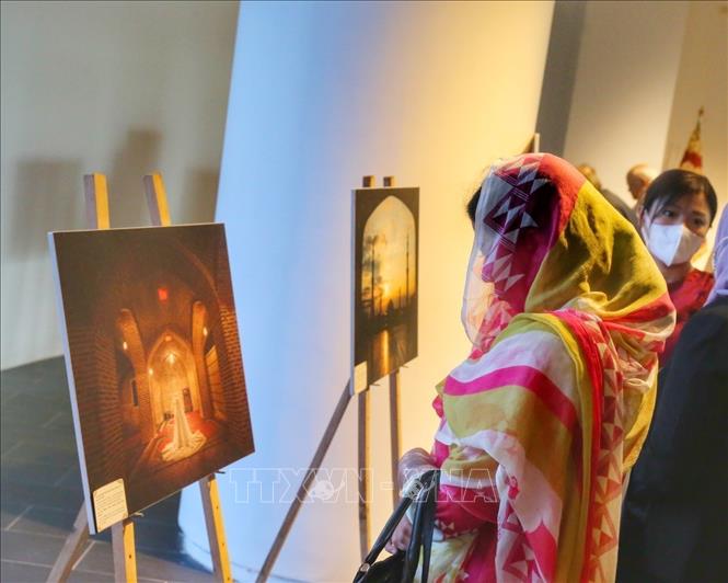 Exhibition of Iranian art heritage opens in Hanoi - VNA Photos ...