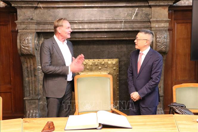 Vietnam eyes stronger relations with Germany locality - VNA Photos ...