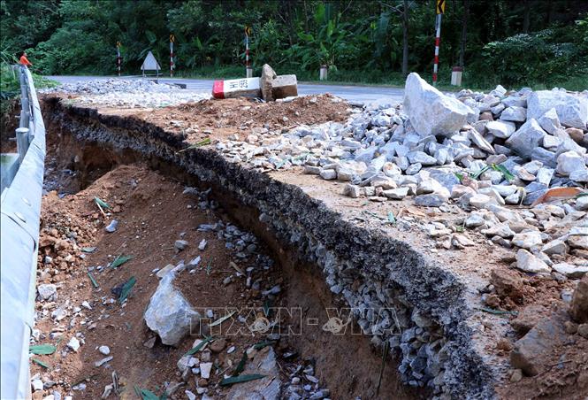 An toàn giao thông: Xử lý sạt lở taluy âm đèo Gà, Quốc lộ 3B (Tuyên ...