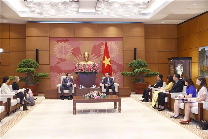 Chủ tịch Quốc hội Vương Đình Huệ tiếp Đại sứ Hoa Kỳ tại Việt Nam Marc E ...