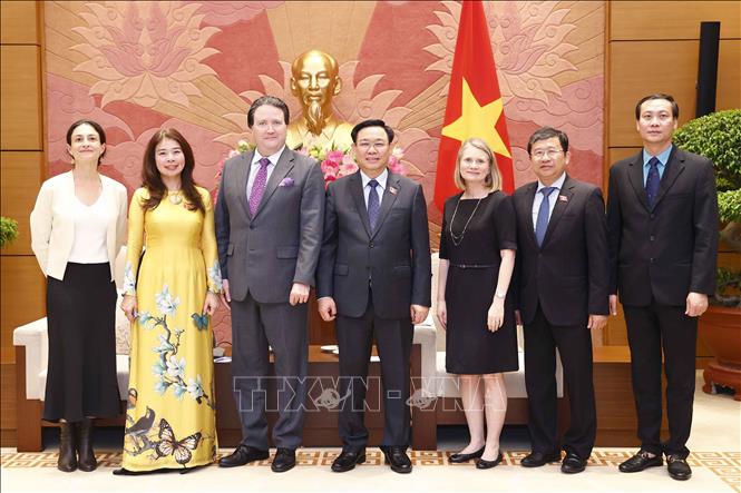 Chủ tịch Quốc hội Vương Đình Huệ tiếp Đại sứ Hoa Kỳ tại Việt Nam Marc E ...