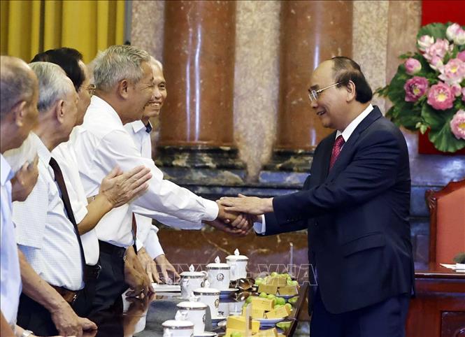 Chủ tịch nước Nguyễn Xuân Phúc gặp mặt các cán bộ từng phục vụ và bảo ...