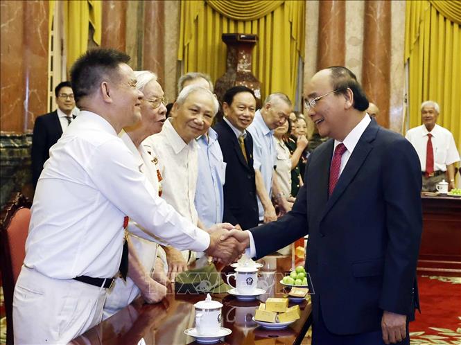 Chủ tịch nước Nguyễn Xuân Phúc gặp mặt các cán bộ từng phục vụ và bảo ...