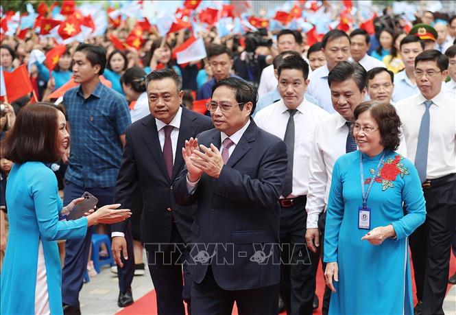 Prime Minister attends new school year ceremony at primary school in Hanoi - VNA Photos ...