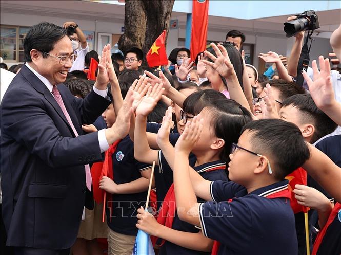 Prime Minister attends new school year ceremony at primary school in Hanoi - VNA Photos ...