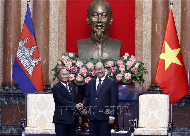 Chủ tịch nước Nguyễn Xuân Phúc tiếp Chủ tịch Quốc hội Campuchia Heng Samrin - Ảnh thời sự trong ...