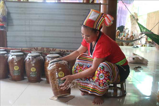 Nghệ An: Phát triển sản phẩm OCOP rượu cần Tiên Kỳ - Ảnh thời sự trong ...