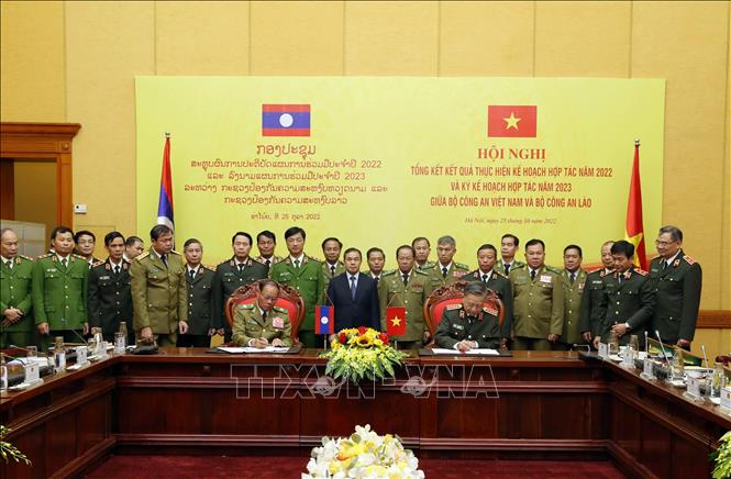 60 năm quan hệ Việt Nam - Lào: Bộ Công an Việt Nam - Lào ký kế hoạch ...