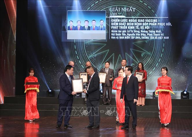 Winners of 8th National External Information Service Awards honored - VNA Photos - Vietnam News ...